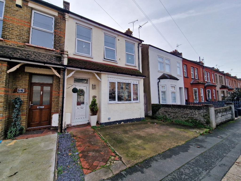 2 Bedroom End Terrace For Sale In North Avenue Southend On Sea Essex