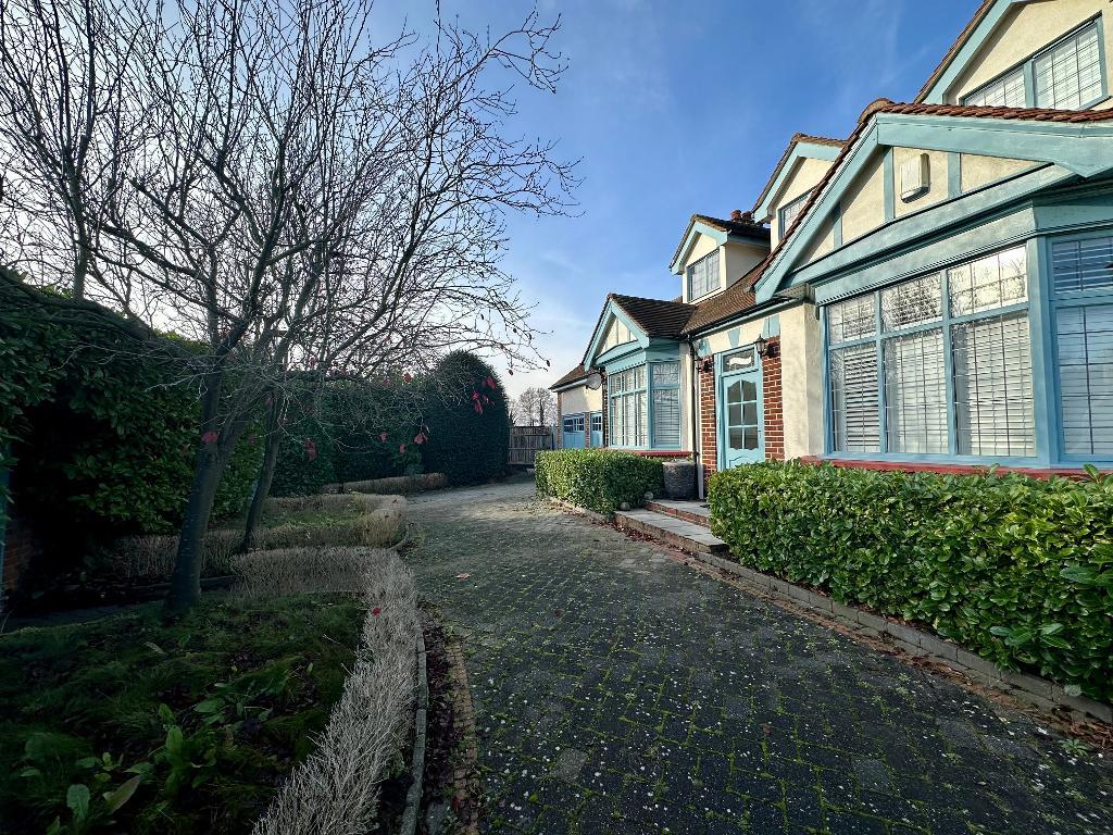 4 Bedroom Detached For Sale in Bournes Green Chase, Shoeburyness, Essex, SS3 8UA | Chiddicks ...